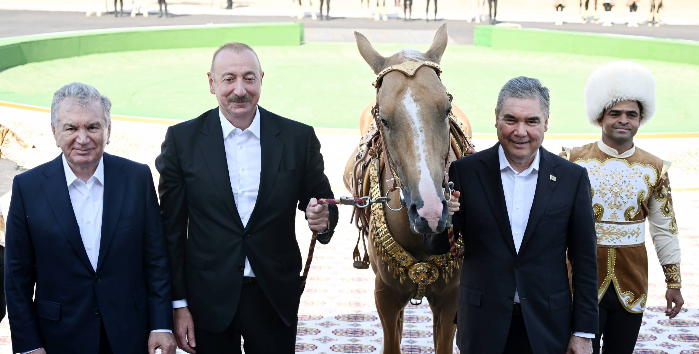Aliyev gets a horse, Mirziyoyev gets a camel | commonspace.eu