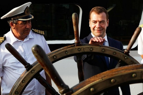 Medvedev says that Russians need good wine and not vodka | commonspace.eu